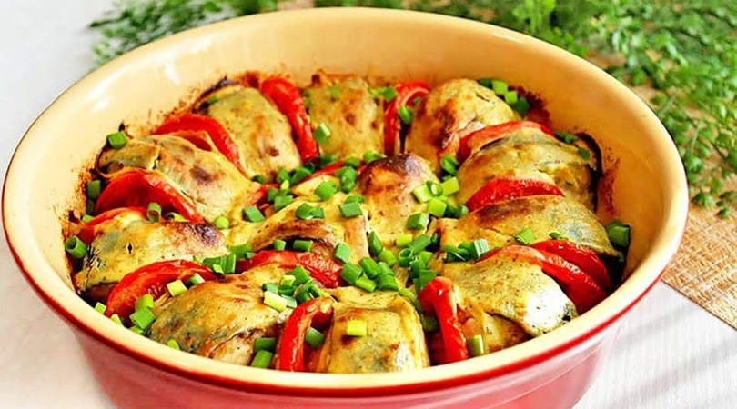 Скумбрія з цибулею і помідорами в духовці Моє домашнє натхнення